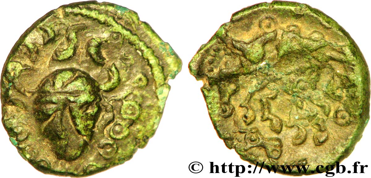 AMBIENS (Région d'Amiens) Bronze au personnage de face et aux torques ...